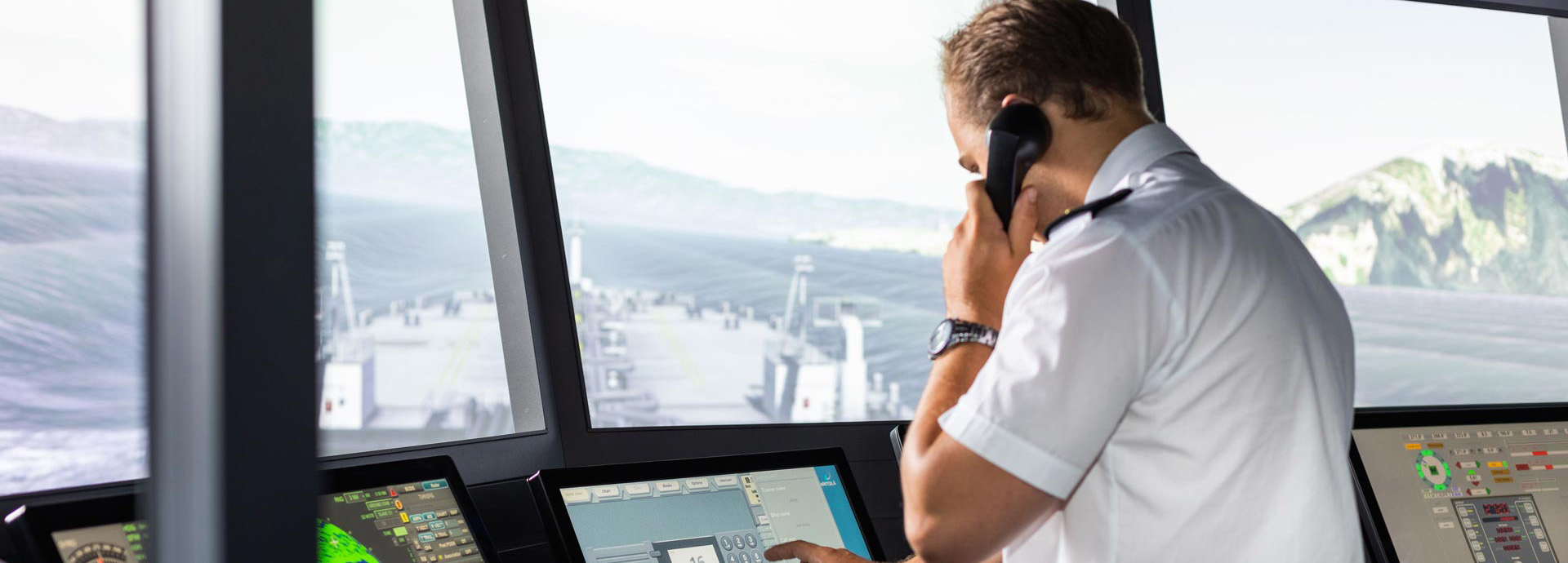 Wärtsilä GMDSS simulator TGS 5000